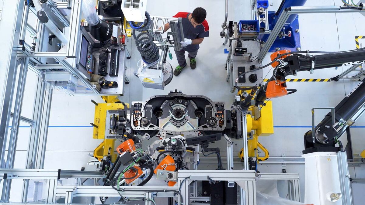 Iveco Group inaugura a sua nova fábrica ePowertrain em Turim, a ...