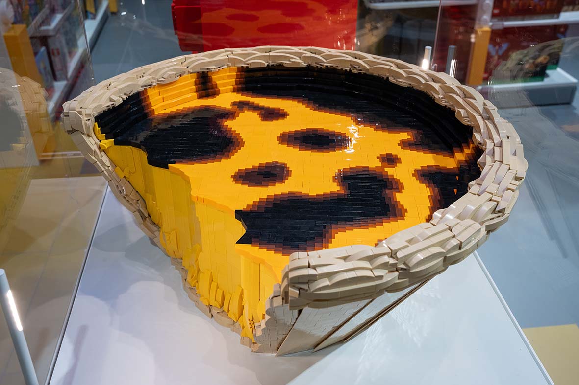CHIADO recebe PASTEL DE NATA de 12 quilos construído em peças LEGO ...